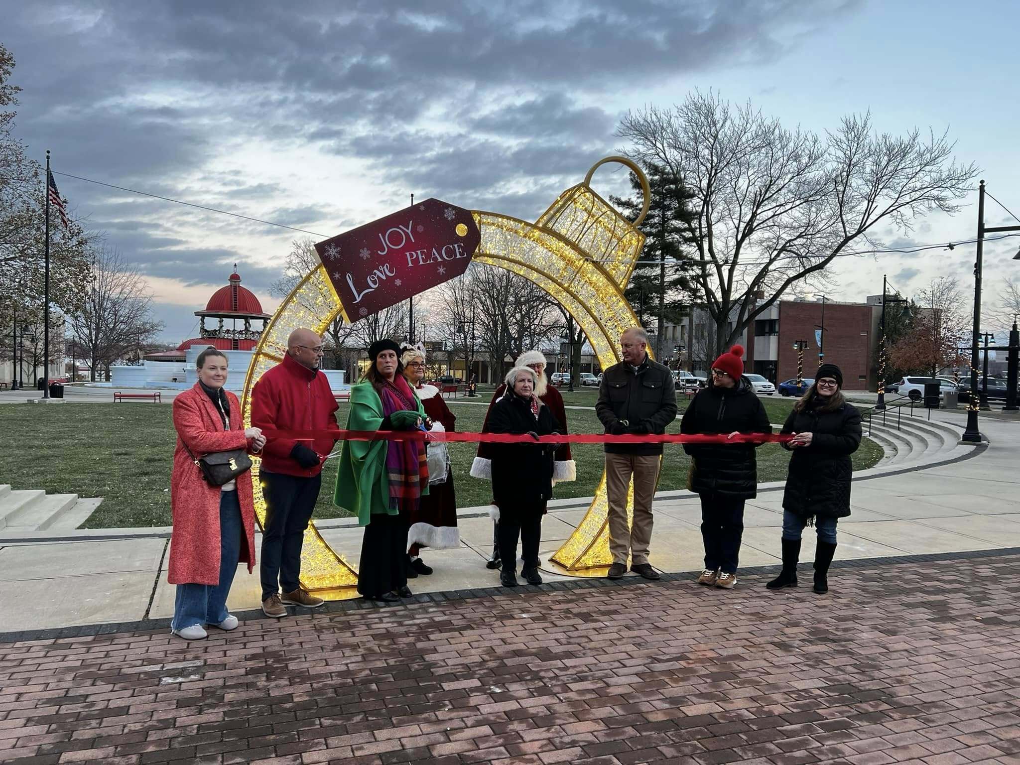 HICF, DECU and DACVB Gift Dazzling Ornament Display to Decatur…